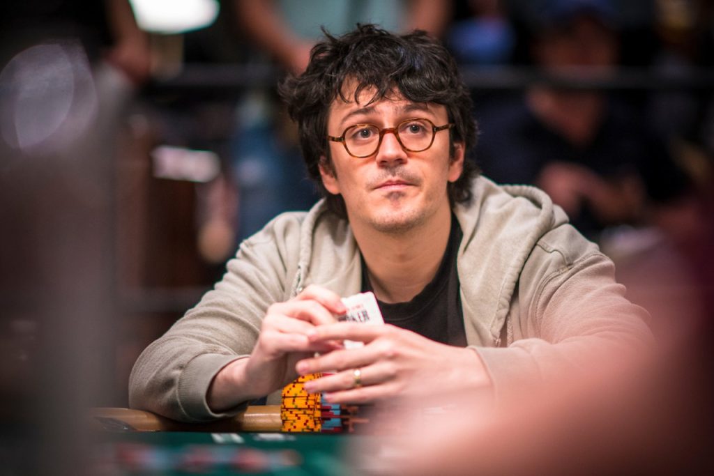 What to Wear While Playing Poker